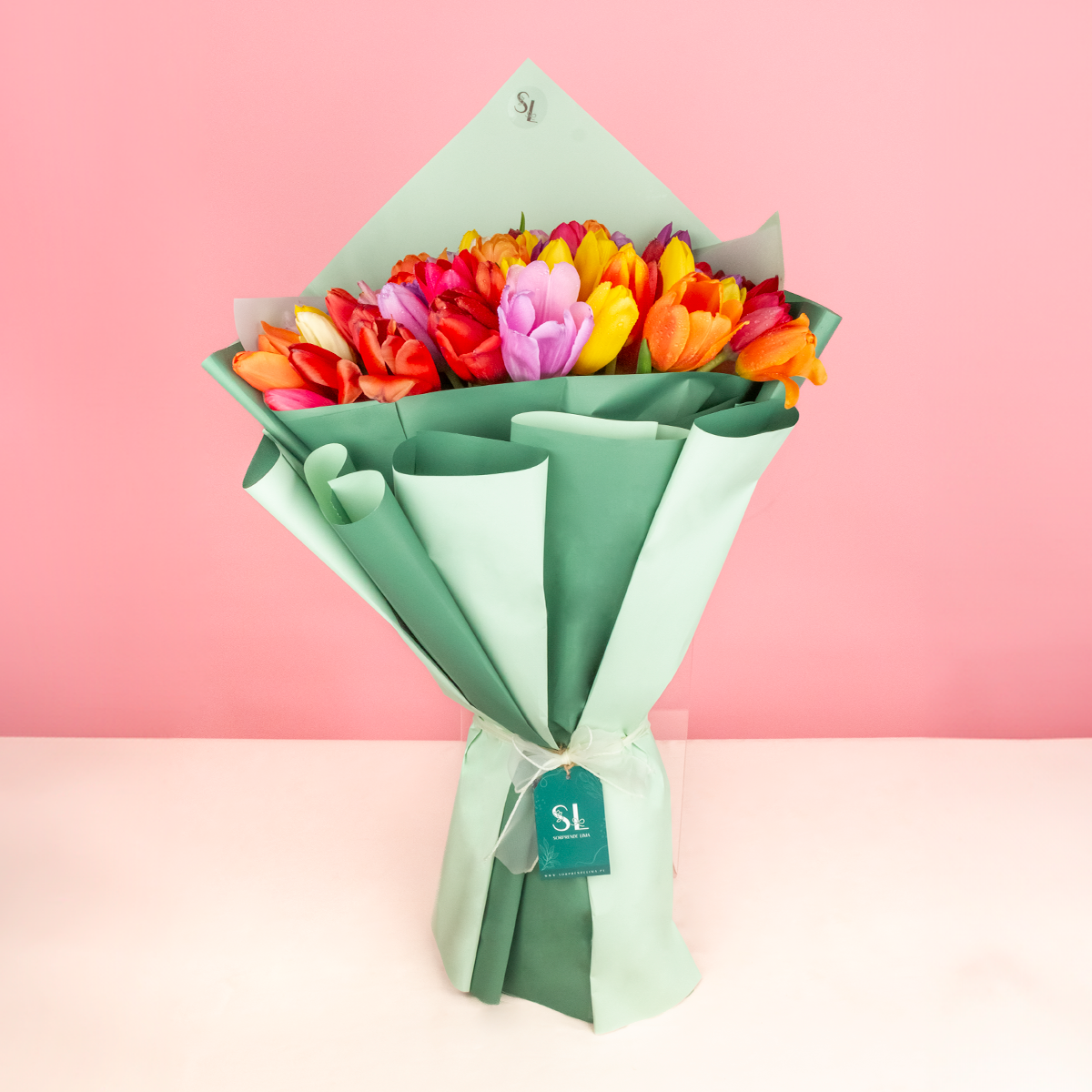 RAMO BUCHON 100 TULIPANES – SORPRENDE LIMA