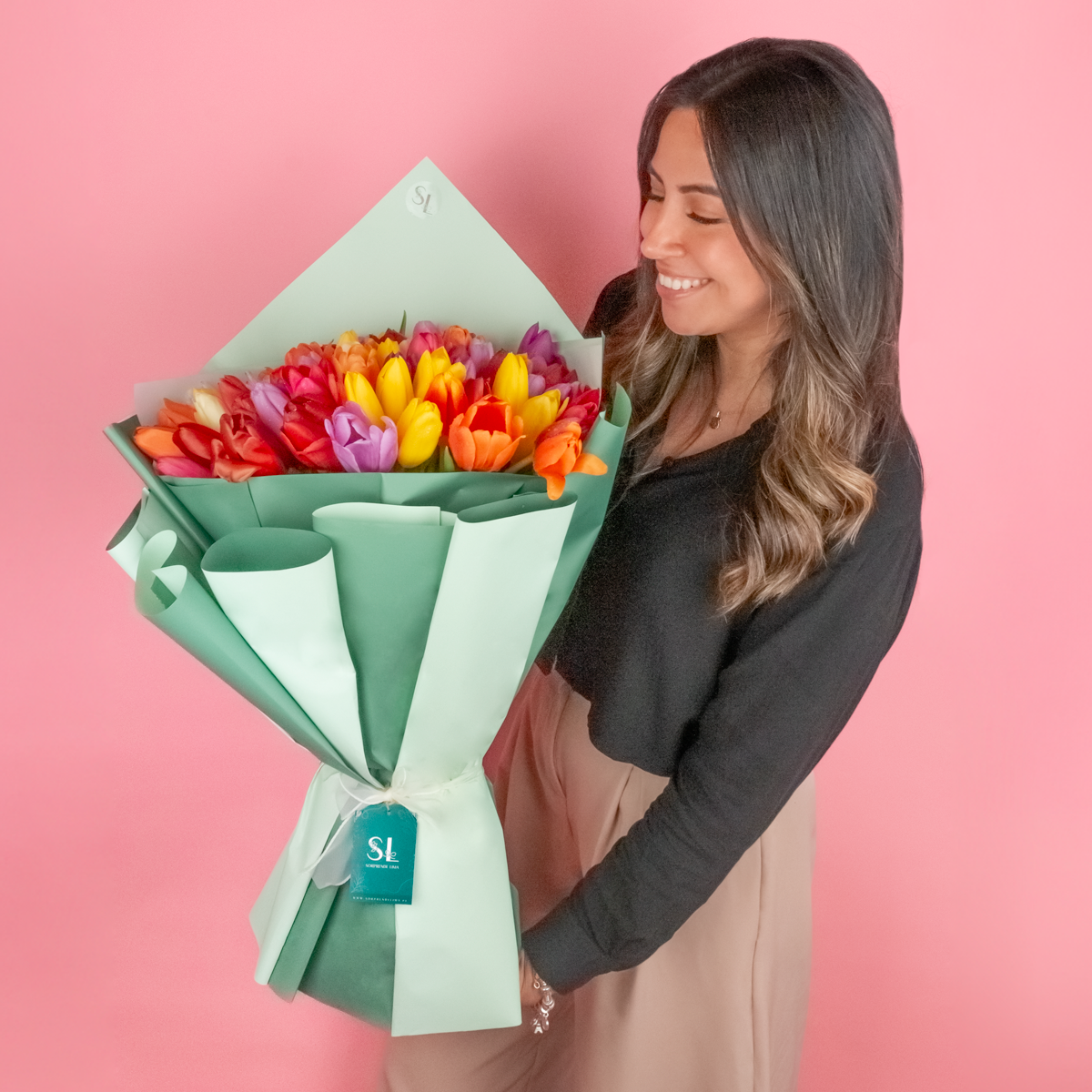 RAMO BUCHON 100 TULIPANES – SORPRENDE LIMA