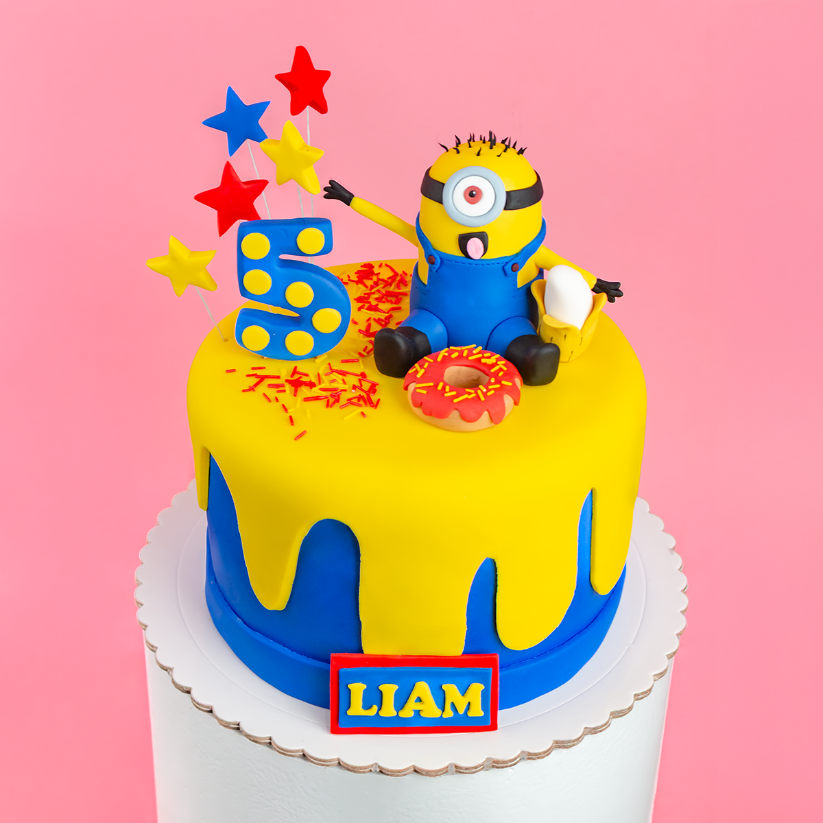 Torta Pequeño Minion - torta de minion personalizada con numero ...